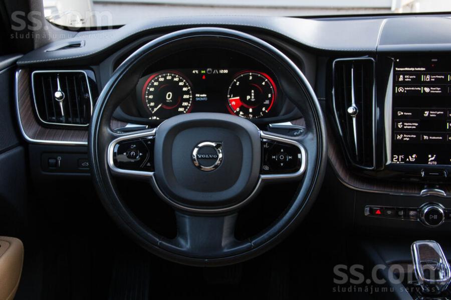 Melns Volvo XC60 2020 Tukums, ar dzinēja tilpumu 2.00 L un nobraukumu 197 tūkst. km par 26990 €, foto 14 vietnē AUTOMOTO.COM.LV