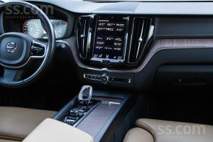 Melns Volvo XC60 2020 Tukums, ar dzinēja tilpumu 2.00 L un nobraukumu 197 tūkst. km par 26990 €, foto 16 vietnē AUTOMOTO.COM.LV