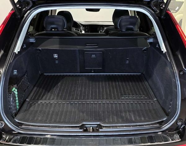 Melns Volvo XC60 2020 Šauļi, ar dzinēja tilpumu 1.97 L un nobraukumu 67 tūkst. km par 31500 €, foto 11 vietnē AUTOMOTO.COM.LV