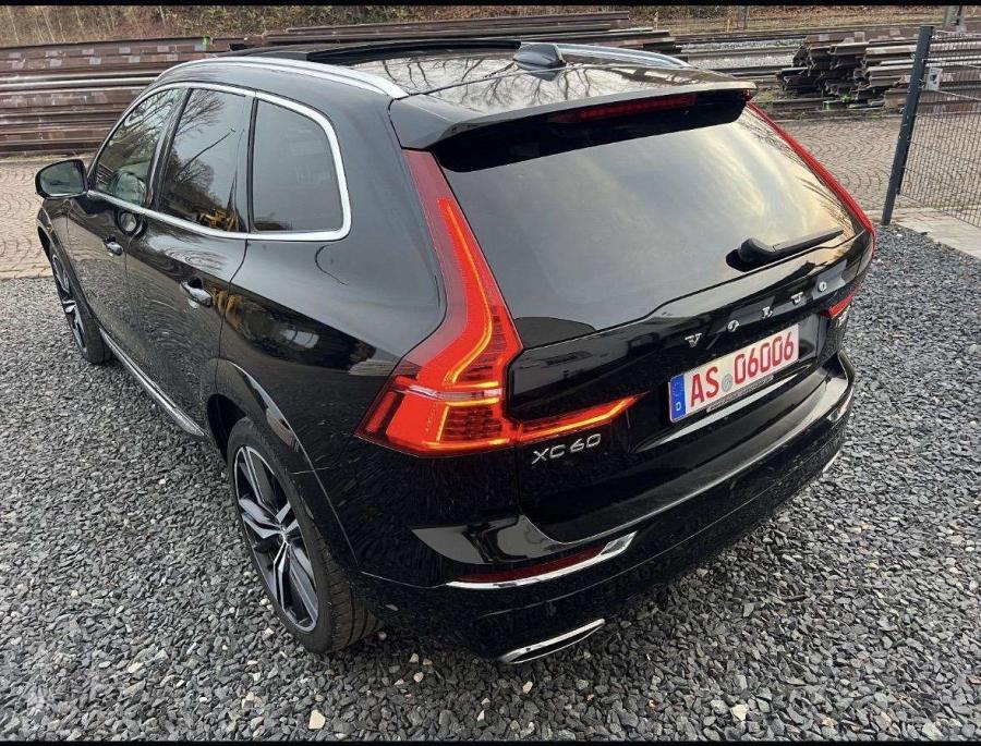 Black Volvo XC60 2020 in Klaipeda, with an engine capacity of 1.97 L and mileage of 269 thousand km for 19900 €, photo 3 on AUTOMOTO.COM.LV