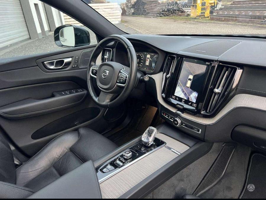 Black Volvo XC60 2020 in Klaipeda, with an engine capacity of 1.97 L and mileage of 269 thousand km for 19900 €, photo 6 on AUTOMOTO.COM.LV