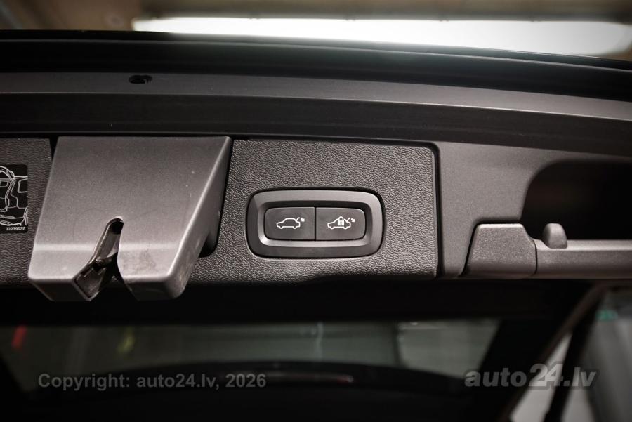Melns Volvo XC60 2020 Tallina, ar dzinēja tilpumu 2.00 L un nobraukumu 146 tūkst. km par 24990 €, foto 22 vietnē AUTOMOTO.COM.LV