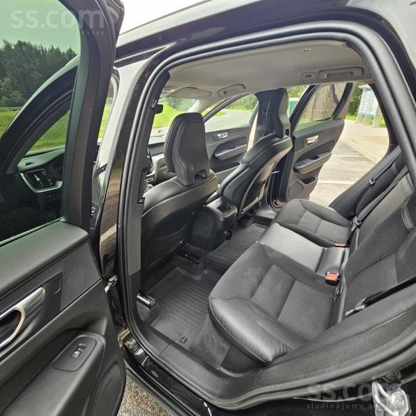 Melns Volvo XC60 2020 Jēkabpils, ar dzinēja tilpumu 2.00 L un nobraukumu 199 tūkst. km par 19000 €, foto 3 vietnē AUTOMOTO.COM.LV