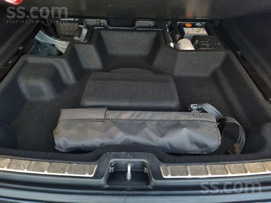 Black Volvo XC60 2020 in Riga, with an engine capacity of 2.00 L and mileage of 170 thousand km for 24450 €, photo 11 on AUTOMOTO.COM.LV