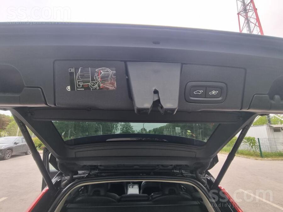 Black Volvo XC60 2020 in Riga, with an engine capacity of 2.00 L and mileage of 170 thousand km for 24450 €, photo 14 on AUTOMOTO.COM.LV