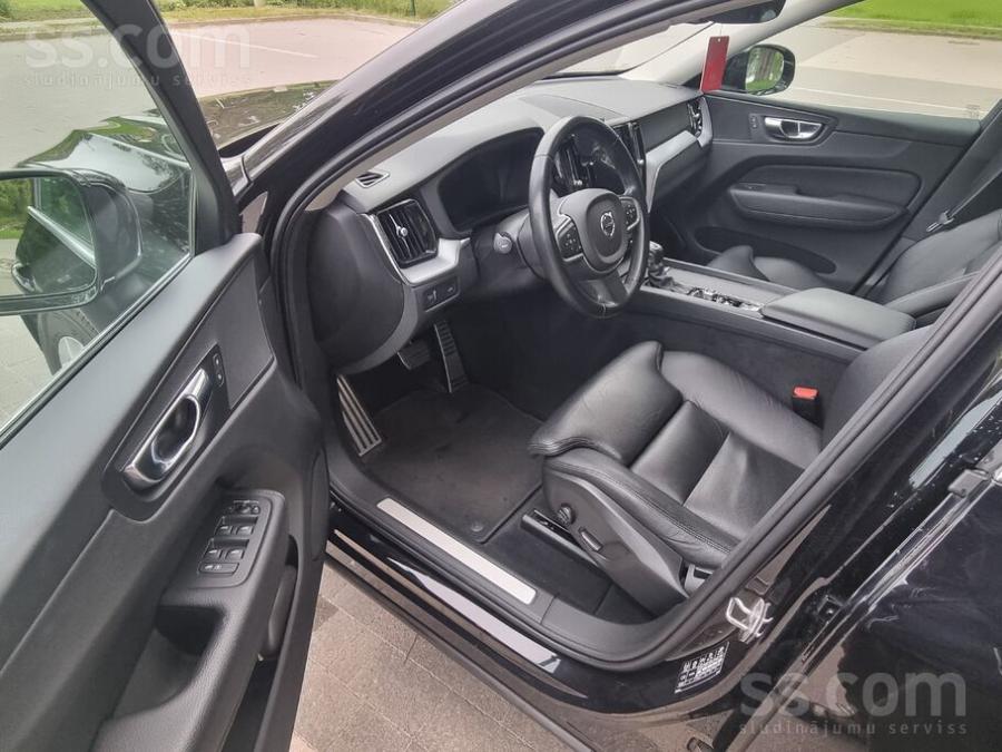 Black Volvo XC60 2020 in Riga, with an engine capacity of 2.00 L and mileage of 170 thousand km for 24450 €, photo 17 on AUTOMOTO.COM.LV