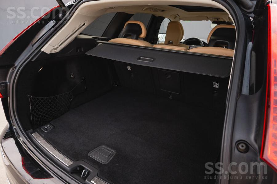 Melns Volvo XC60 2020 Jelgava, ar dzinēja tilpumu 2.00 L un nobraukumu 176 tūkst. km par 24500 €, foto 16 vietnē AUTOMOTO.COM.LV