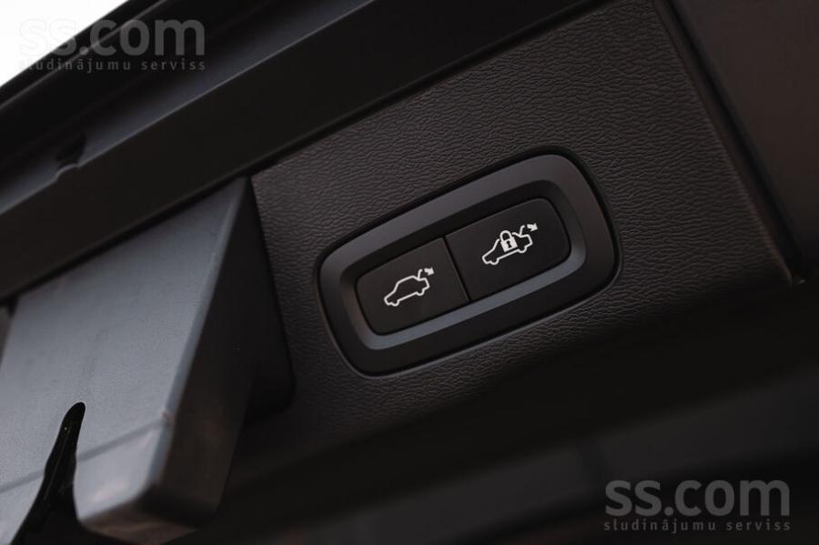 Melns Volvo XC60 2020 Jelgava, ar dzinēja tilpumu 2.00 L un nobraukumu 176 tūkst. km par 24500 €, foto 17 vietnē AUTOMOTO.COM.LV