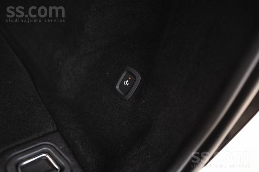 Melns Volvo XC60 2020 Jelgava, ar dzinēja tilpumu 2.00 L un nobraukumu 176 tūkst. km par 24500 €, foto 18 vietnē AUTOMOTO.COM.LV