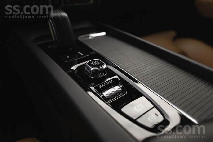 Melns Volvo XC60 2020 Jelgava, ar dzinēja tilpumu 2.00 L un nobraukumu 176 tūkst. km par 24500 €, foto 23 vietnē AUTOMOTO.COM.LV