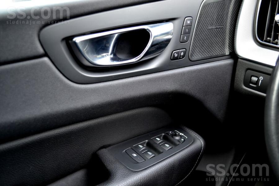 Melns Volvo XC60 2020 Tukums, ar dzinēja tilpumu 2.00 L un nobraukumu 210 tūkst. km par 23490 €, foto 29 vietnē AUTOMOTO.COM.LV
