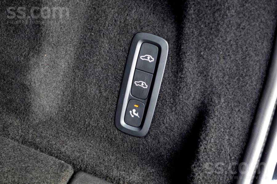 Melns Volvo XC60 2020 Tukums, ar dzinēja tilpumu 2.00 L un nobraukumu 210 tūkst. km par 23490 €, foto 36 vietnē AUTOMOTO.COM.LV