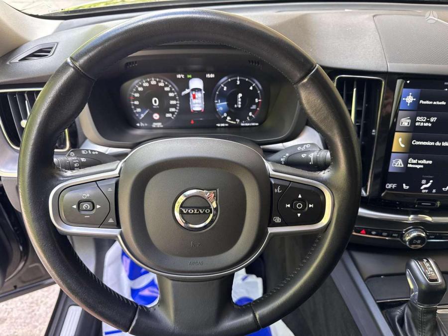 Melns Volvo XC60 2020 Šauļi, ar dzinēja tilpumu 2.00 L un nobraukumu 290 tūkst. km par 16650 €, foto 23 vietnē AUTOMOTO.COM.LV