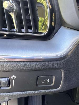 Melns Volvo XC60 2020 Šauļi, ar dzinēja tilpumu 2.00 L un nobraukumu 290 tūkst. km par 16650 €, foto 29 vietnē AUTOMOTO.COM.LV