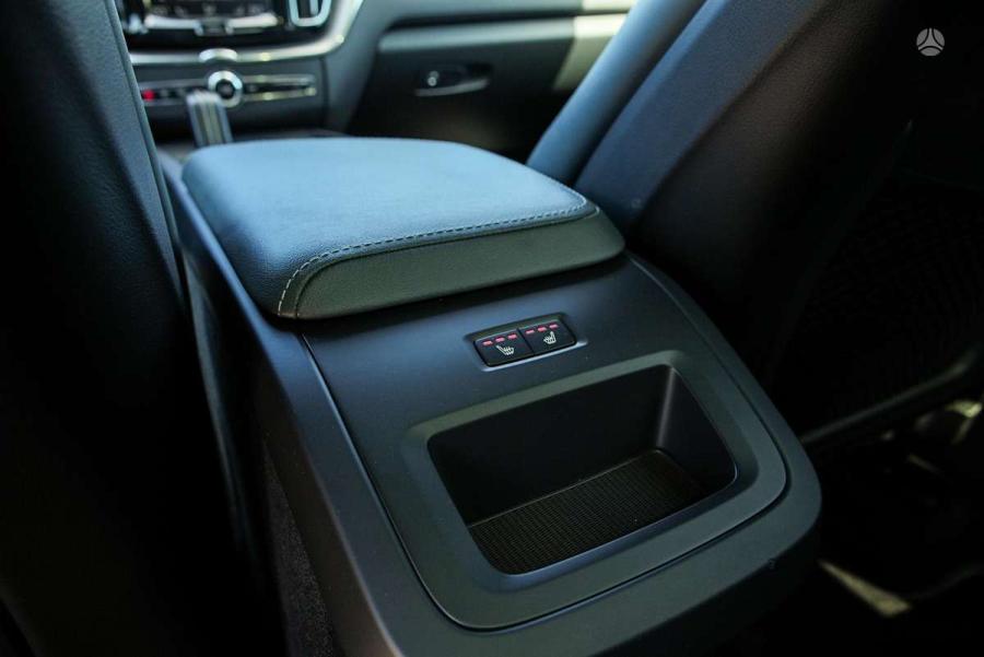 Melns Volvo XC60 2020 Marijampole, ar dzinēja tilpumu 1.97 L un nobraukumu 212 tūkst. km par 24950 €, foto 36 vietnē AUTOMOTO.COM.LV