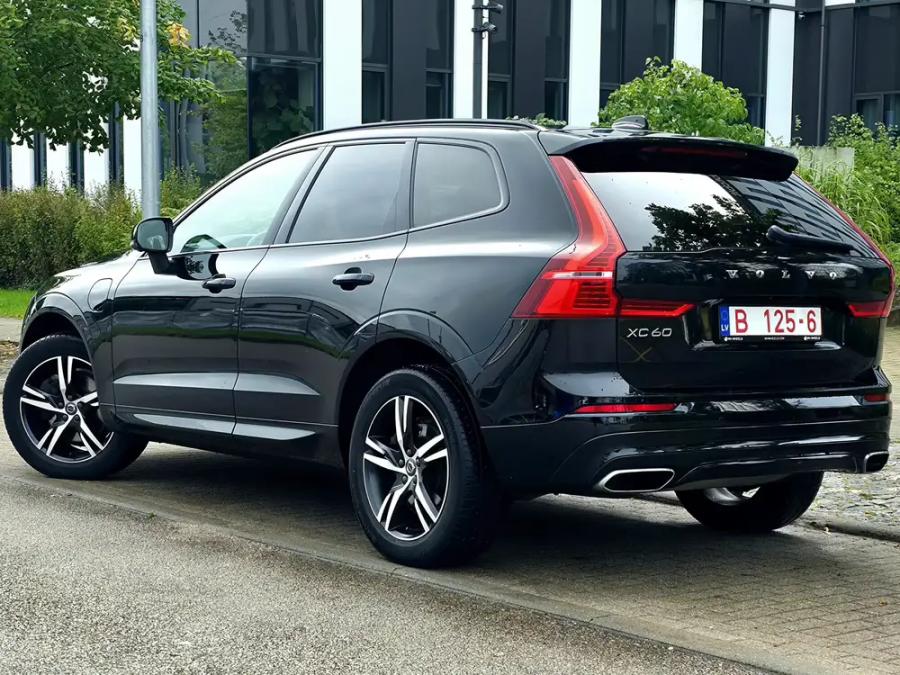 Black Volvo XC60 2020 in Riga, with an engine capacity of 2.00 L and mileage of 156 thousand km for 28390 €, photo 6 on AUTOMOTO.COM.LV