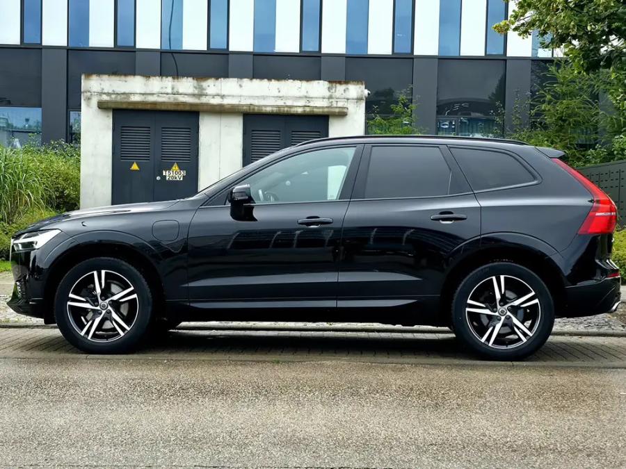 Black Volvo XC60 2020 in Riga, with an engine capacity of 2.00 L and mileage of 156 thousand km for 28390 €, photo 9 on AUTOMOTO.COM.LV