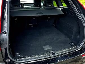 Black Volvo XC60 2020 in Riga, with an engine capacity of 2.00 L and mileage of 156 thousand km for 28390 €, photo 12 on AUTOMOTO.COM.LV