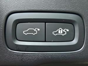 Black Volvo XC60 2020 in Riga, with an engine capacity of 2.00 L and mileage of 156 thousand km for 28390 €, photo 13 on AUTOMOTO.COM.LV