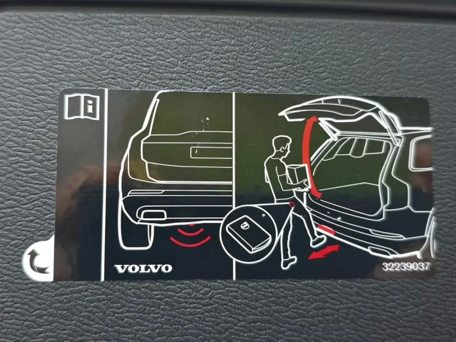 Black Volvo XC60 2020 in Riga, with an engine capacity of 2.00 L and mileage of 156 thousand km for 28390 €, photo 14 on AUTOMOTO.COM.LV