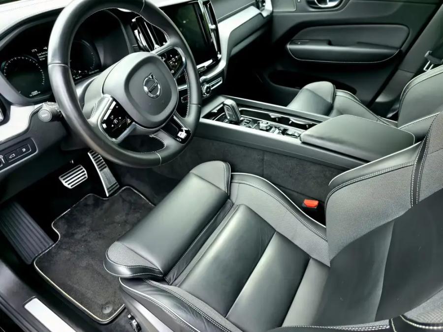 Black Volvo XC60 2020 in Riga, with an engine capacity of 2.00 L and mileage of 156 thousand km for 28390 €, photo 16 on AUTOMOTO.COM.LV