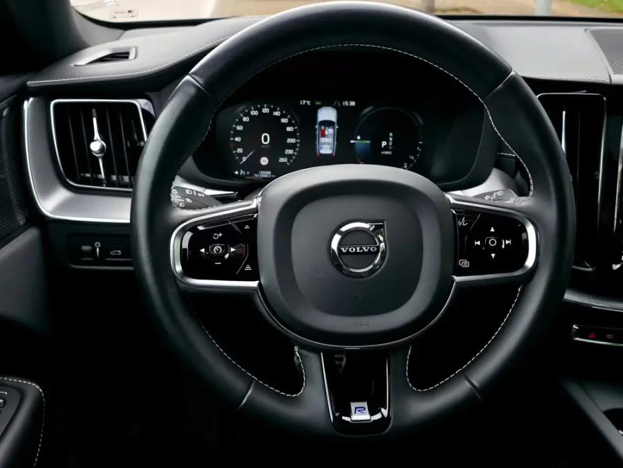 Black Volvo XC60 2020 in Riga, with an engine capacity of 2.00 L and mileage of 156 thousand km for 28390 €, photo 17 on AUTOMOTO.COM.LV