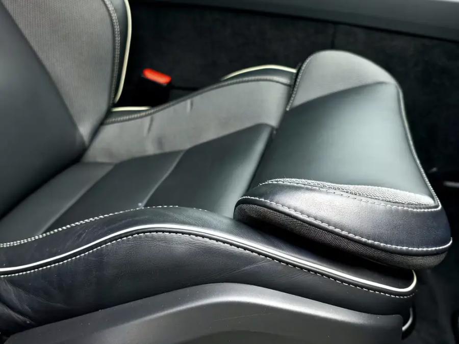 Black Volvo XC60 2020 in Riga, with an engine capacity of 2.00 L and mileage of 156 thousand km for 28390 €, photo 26 on AUTOMOTO.COM.LV