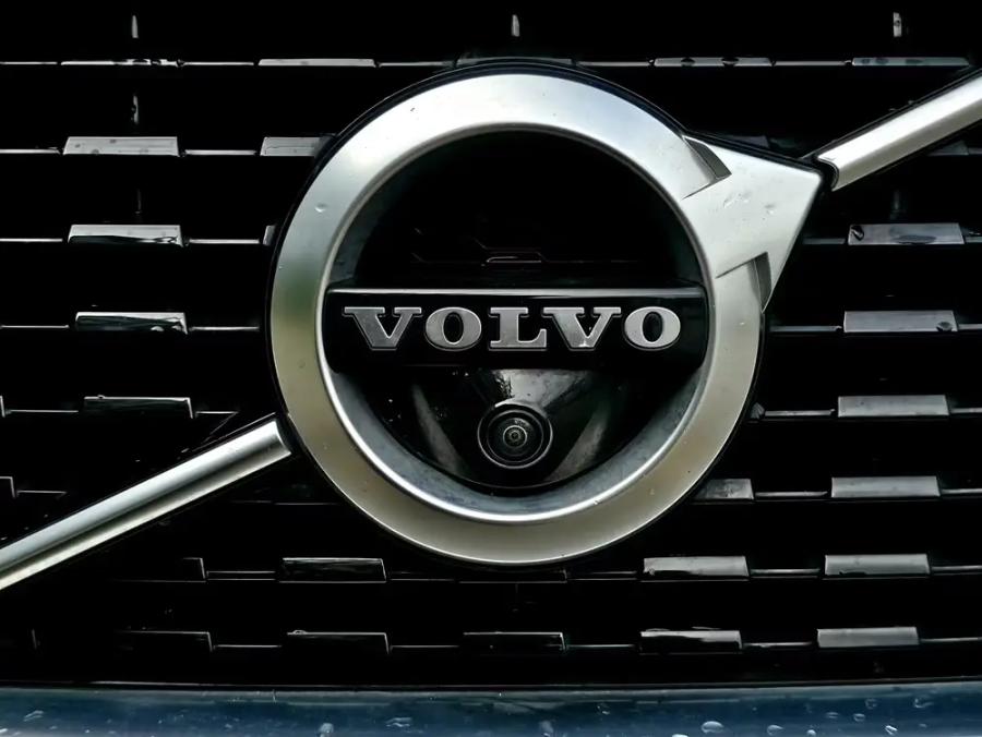 Black Volvo XC60 2020 in Riga, with an engine capacity of 2.00 L and mileage of 156 thousand km for 28390 €, photo 30 on AUTOMOTO.COM.LV
