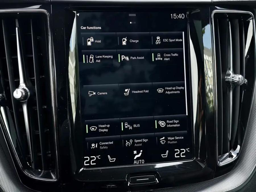 Black Volvo XC60 2020 in Riga, with an engine capacity of 2.00 L and mileage of 156 thousand km for 28390 €, photo 33 on AUTOMOTO.COM.LV