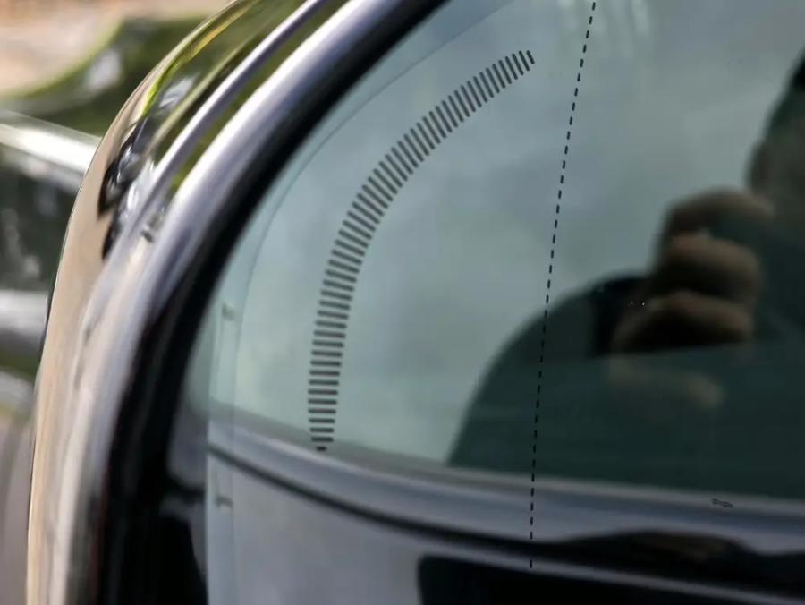 Black Volvo XC60 2020 in Riga, with an engine capacity of 2.00 L and mileage of 156 thousand km for 28390 €, photo 36 on AUTOMOTO.COM.LV