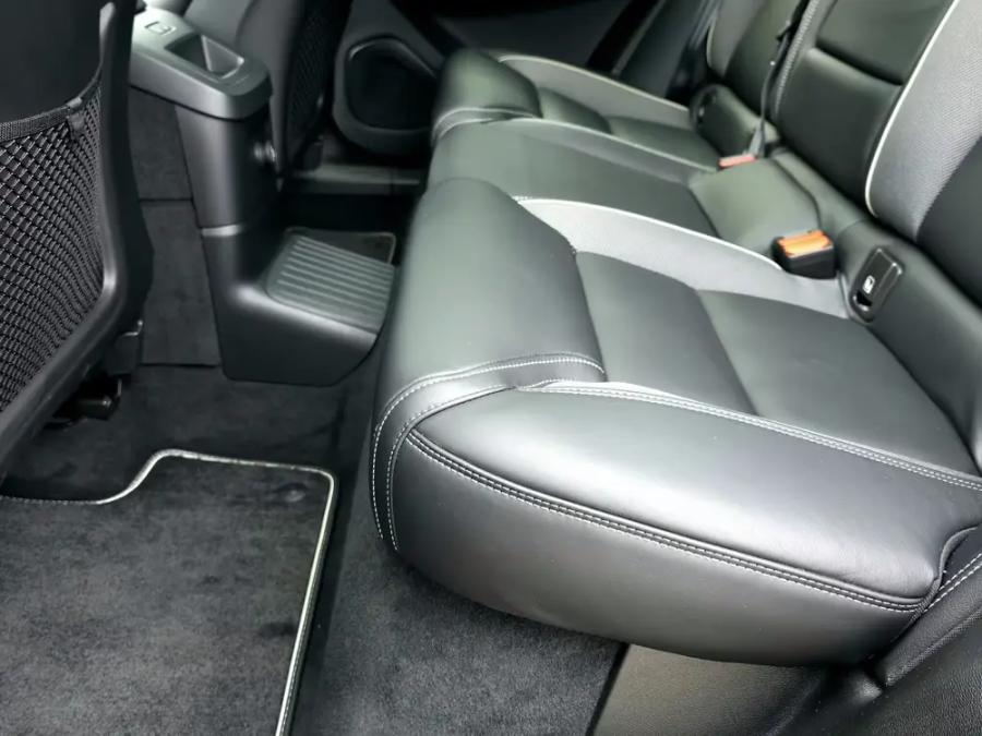 Black Volvo XC60 2020 in Riga, with an engine capacity of 2.00 L and mileage of 156 thousand km for 28390 €, photo 46 on AUTOMOTO.COM.LV