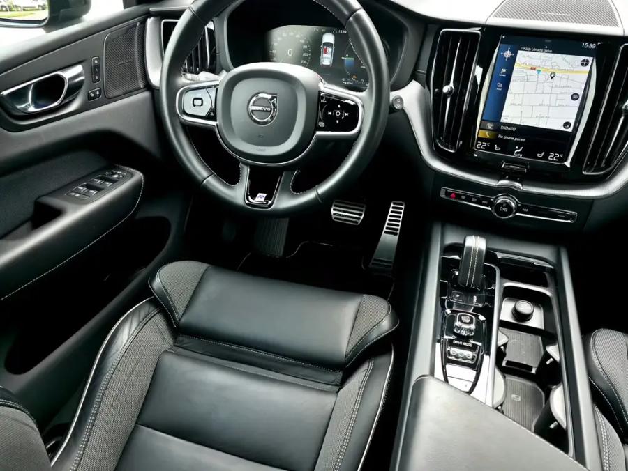 Black Volvo XC60 2020 in Riga, with an engine capacity of 2.00 L and mileage of 156 thousand km for 28390 €, photo 54 on AUTOMOTO.COM.LV