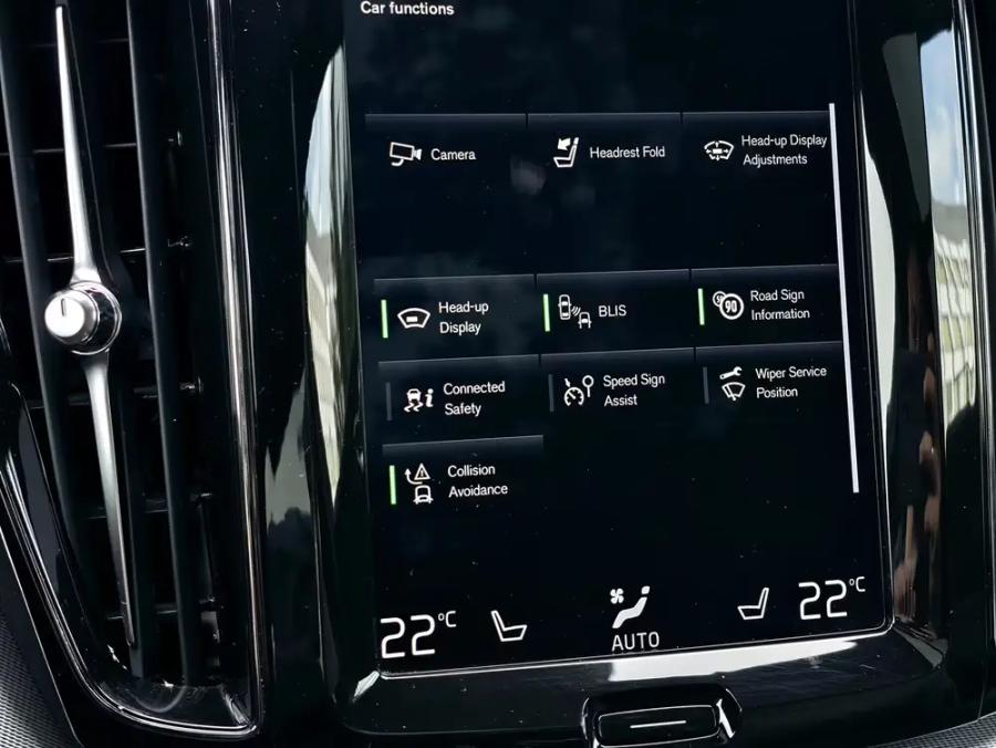 Black Volvo XC60 2020 in Riga, with an engine capacity of 2.00 L and mileage of 156 thousand km for 28390 €, photo 56 on AUTOMOTO.COM.LV