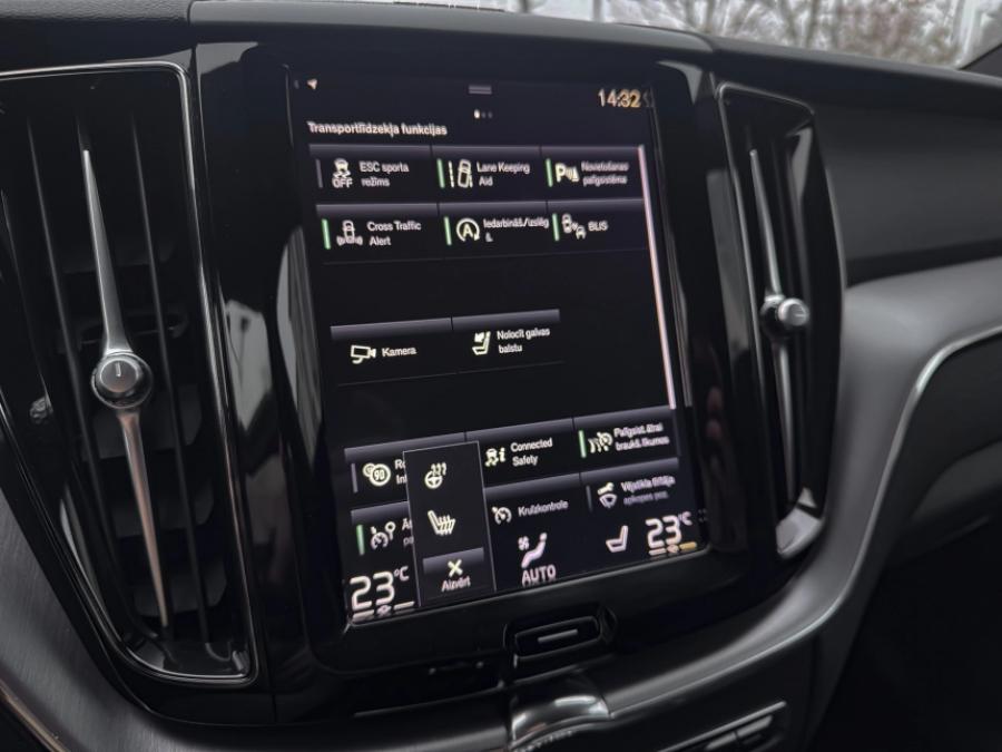 Melns Volvo XC60 2020 Rīga, ar dzinēja tilpumu 2.00 L un nobraukumu 230 tūkst. km par 22700 €, foto 3 vietnē AUTOMOTO.COM.LV