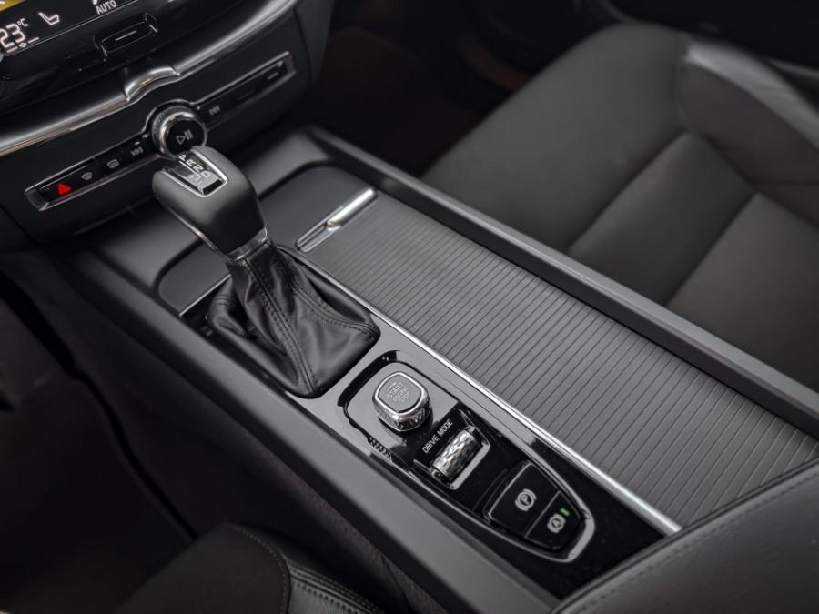 Melns Volvo XC60 2020 Rīga, ar dzinēja tilpumu 2.00 L un nobraukumu 230 tūkst. km par 22700 €, foto 6 vietnē AUTOMOTO.COM.LV