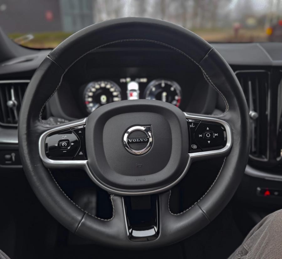 Melns Volvo XC60 2020 Rīga, ar dzinēja tilpumu 2.00 L un nobraukumu 230 tūkst. km par 22700 €, foto 19 vietnē AUTOMOTO.COM.LV