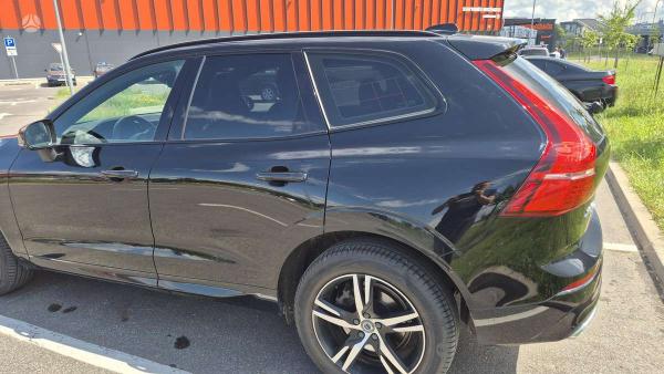 Black Volvo XC60 2020 in Vilnius, with an engine capacity of 1.97 L and mileage of 124 thousand km for 27500 €, photo 5 on AUTOMOTO.COM.LV
