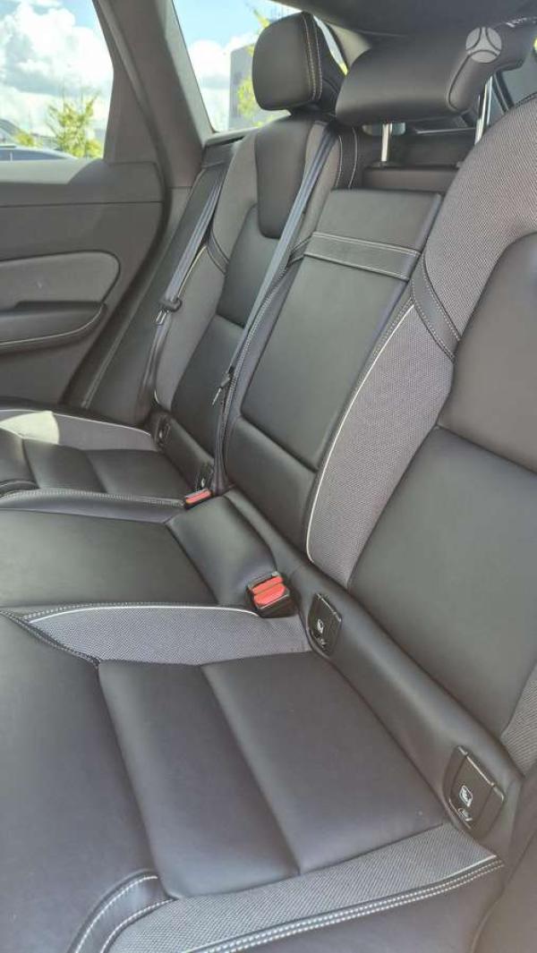 Black Volvo XC60 2020 in Vilnius, with an engine capacity of 1.97 L and mileage of 124 thousand km for 27500 €, photo 8 on AUTOMOTO.COM.LV