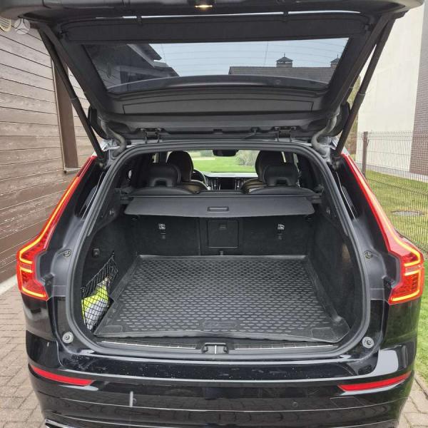 Black Volvo XC60 2020 in Vilnius, with an engine capacity of 1.97 L and mileage of 124 thousand km for 27500 €, photo 9 on AUTOMOTO.COM.LV