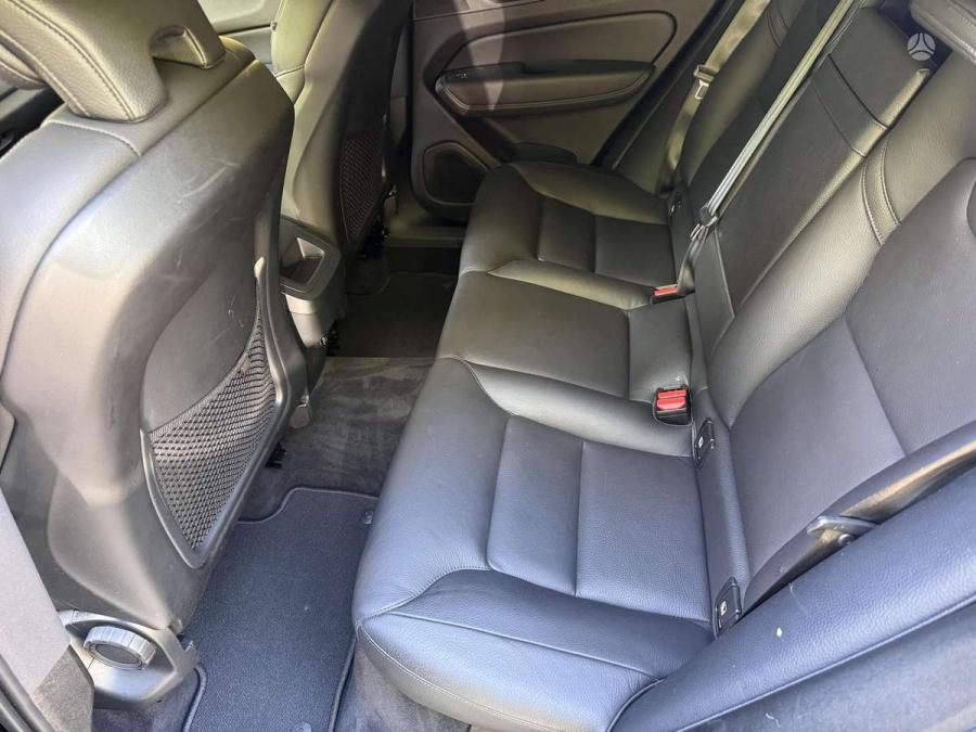 Black Volvo XC60 2020 in Siauliai, with an engine capacity of 2.00 L and mileage of 290 thousand km for 16650 €, photo 17 on AUTOMOTO.COM.LV