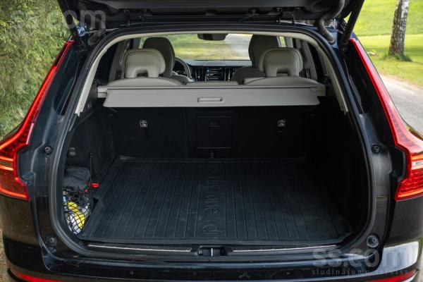 Melns Volvo XC60 2020 Valmiera, ar dzinēja tilpumu 2.00 L un nobraukumu 176 tūkst. km par 28000 €, foto 9 vietnē AUTOMOTO.COM.LV