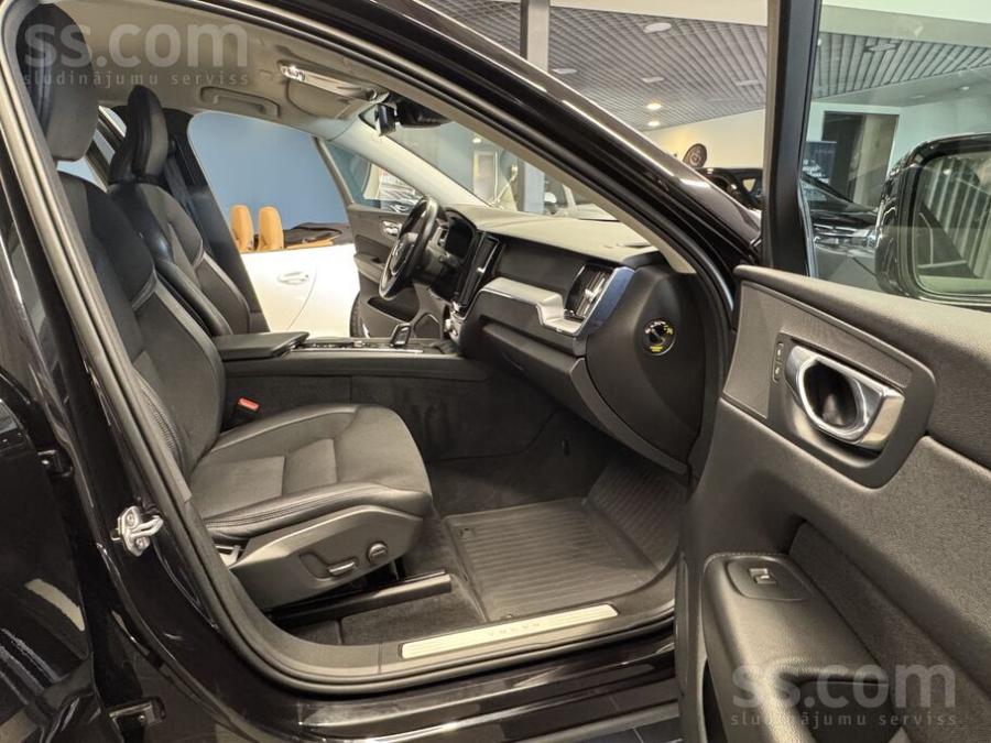 Black Volvo XC60 2020 in Riga, with an engine capacity of 2.00 L and mileage of 205 thousand km for 23990 €, photo 22 on AUTOMOTO.COM.LV