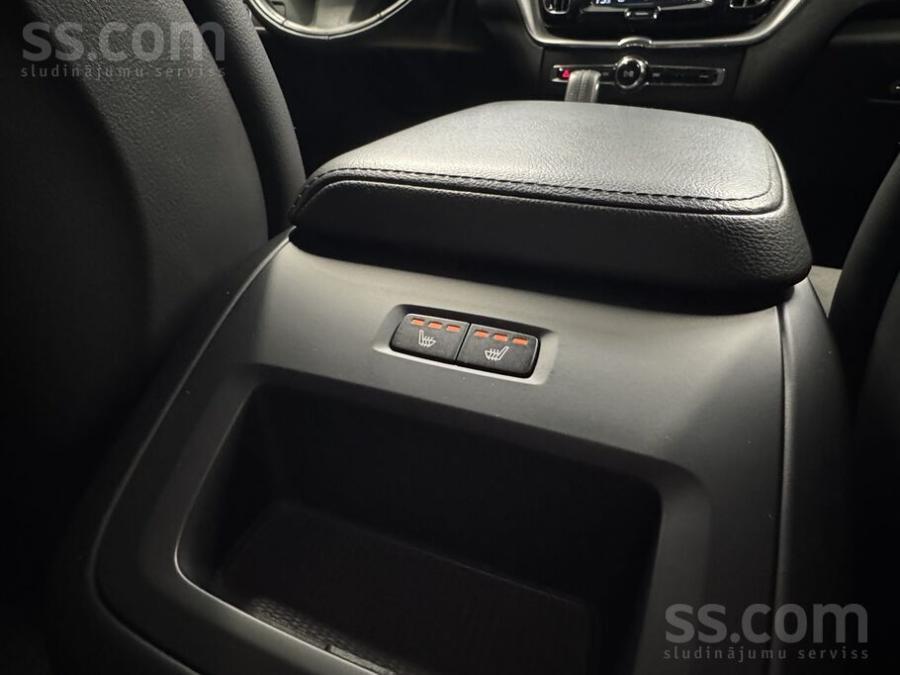 Black Volvo XC60 2020 in Riga, with an engine capacity of 2.00 L and mileage of 205 thousand km for 23990 €, photo 25 on AUTOMOTO.COM.LV