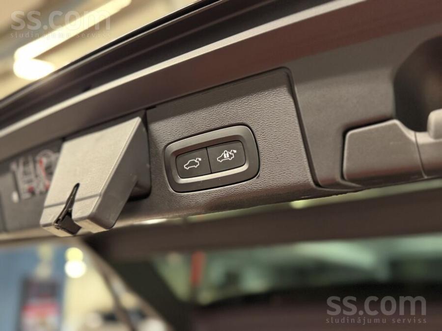 Black Volvo XC60 2020 in Riga, with an engine capacity of 2.00 L and mileage of 205 thousand km for 23990 €, photo 29 on AUTOMOTO.COM.LV