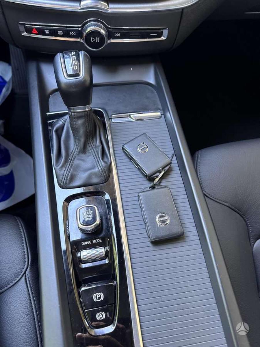 Melns Volvo XC60 2020 Šauļi, ar dzinēja tilpumu 2.00 L un nobraukumu 290 tūkst. km par 16650 €, foto 30 vietnē AUTOMOTO.COM.LV