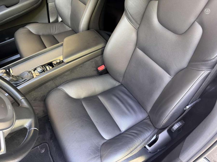 Melns Volvo XC60 2020 Šauļi, ar dzinēja tilpumu 2.00 L un nobraukumu 290 tūkst. km par 16650 €, foto 17 vietnē AUTOMOTO.COM.LV