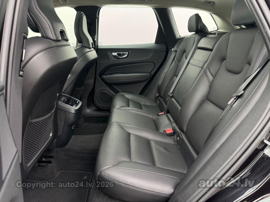 Black Volvo XC60 2020 in Tallinn, with an engine capacity of 2.00 L and mileage of 180 thousand km for 26190 €, photo 13 on AUTOMOTO.COM.LV