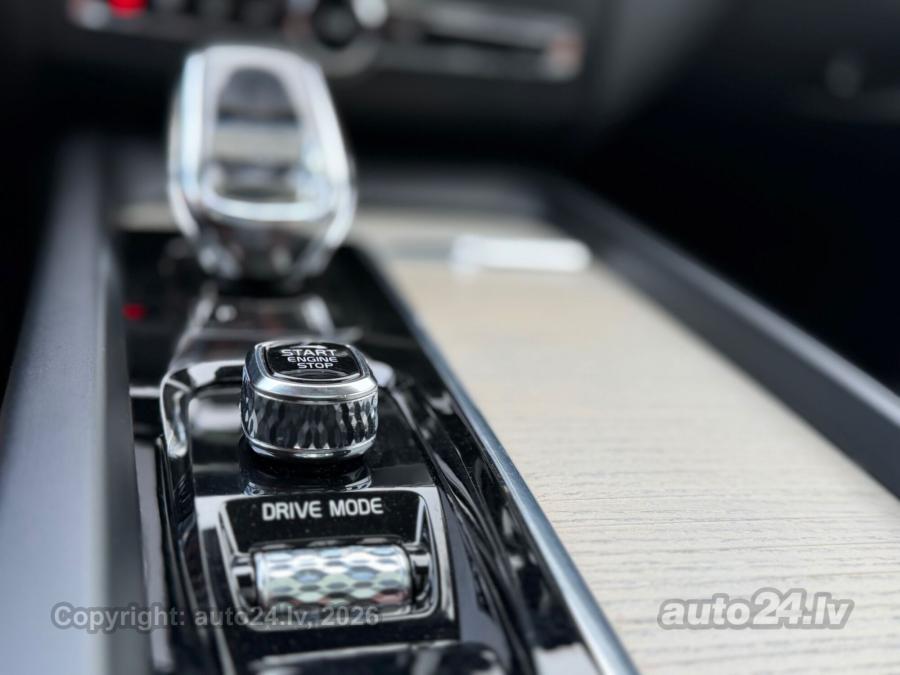 Black Volvo XC60 2020 in Tallinn, with an engine capacity of 2.00 L and mileage of 180 thousand km for 26190 €, photo 16 on AUTOMOTO.COM.LV