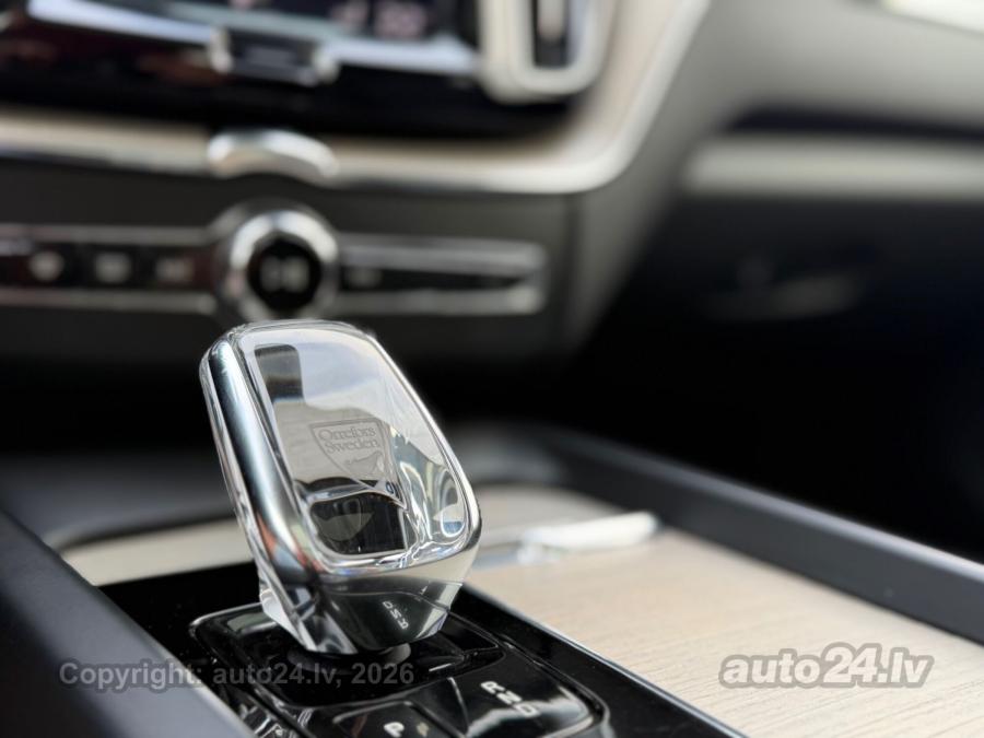Black Volvo XC60 2020 in Tallinn, with an engine capacity of 2.00 L and mileage of 180 thousand km for 26190 €, photo 19 on AUTOMOTO.COM.LV