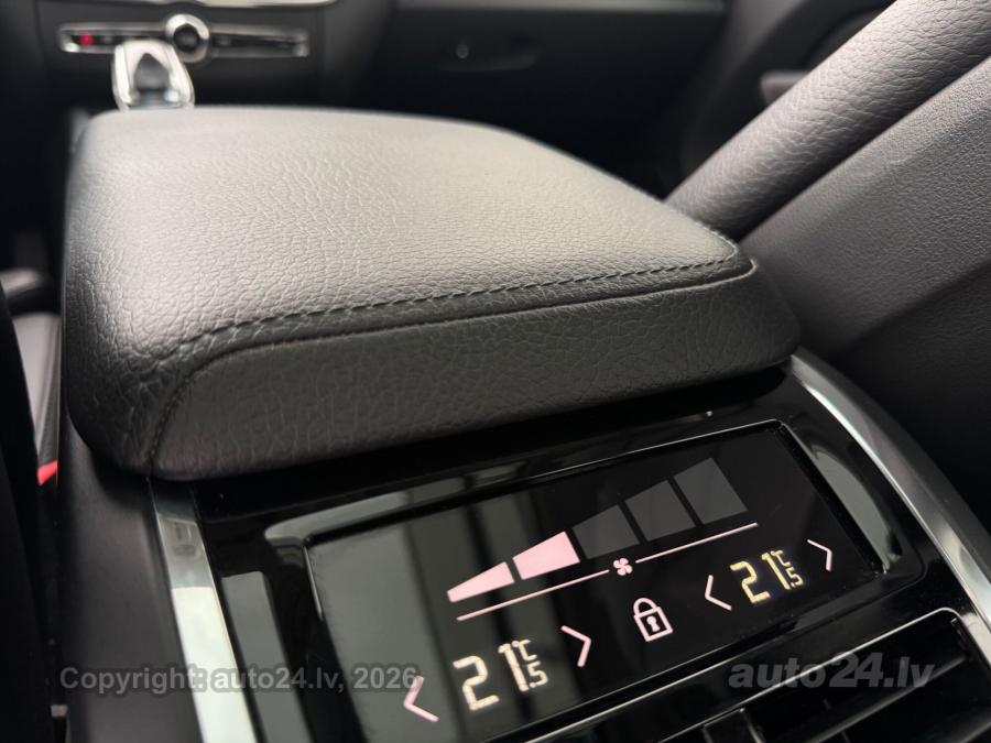 Black Volvo XC60 2020 in Tallinn, with an engine capacity of 2.00 L and mileage of 180 thousand km for 26190 €, photo 29 on AUTOMOTO.COM.LV